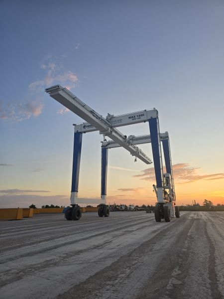 STRADDLE CARRIER - MST 135 - Cimolai Technology